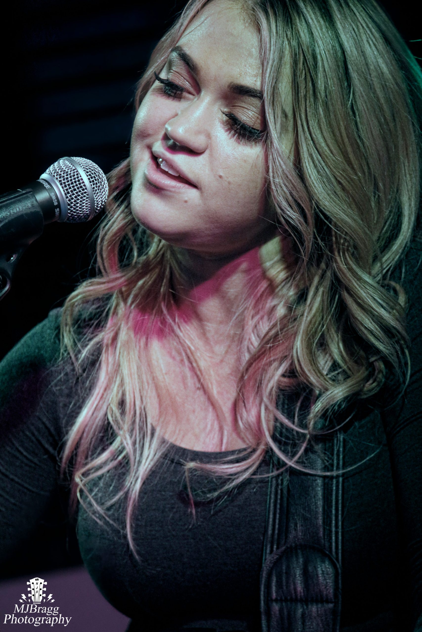 “The Voice” star Riley Biederer brings talent to the BS Alehouse ...