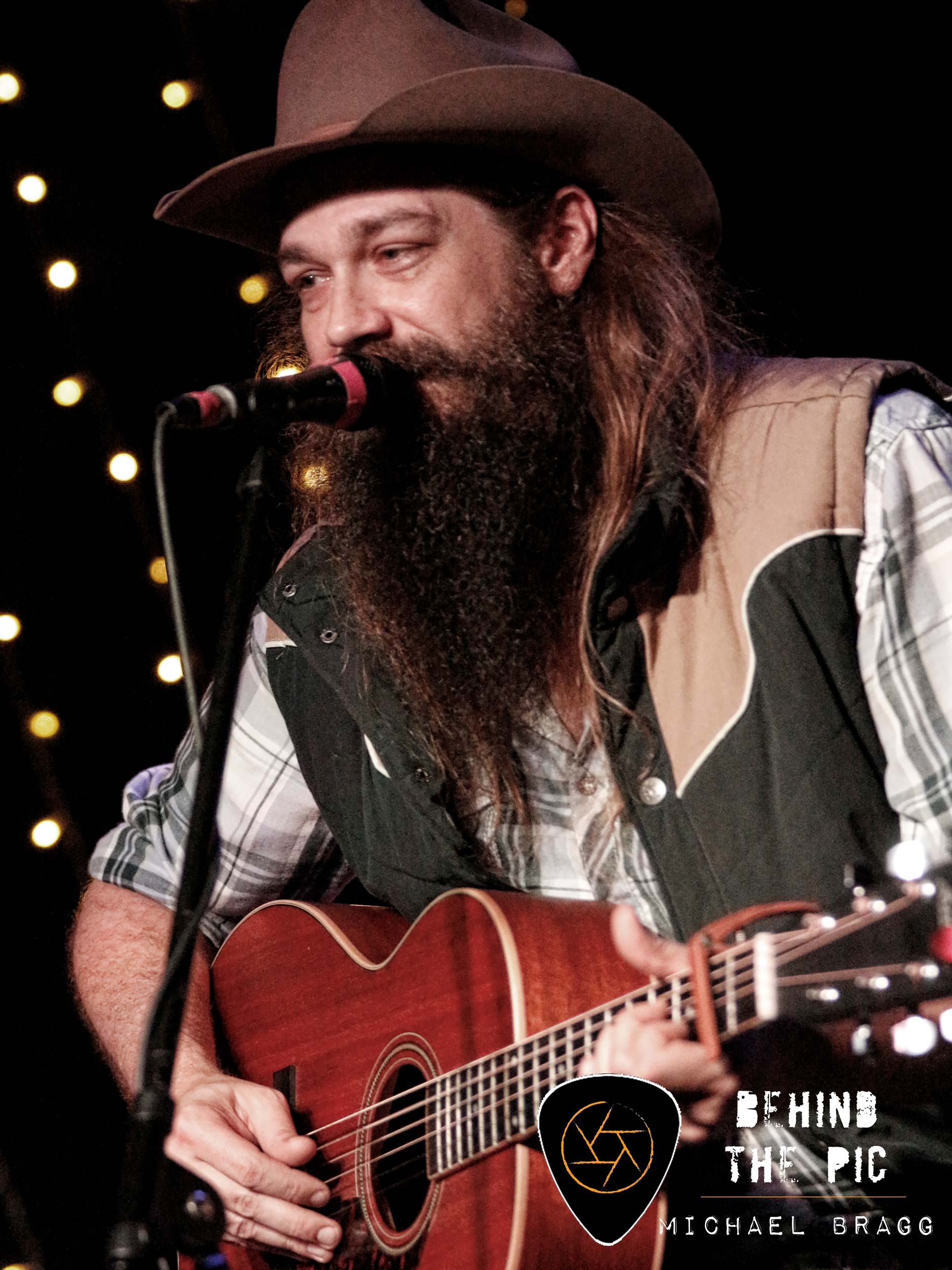 Ward Davis @ Radio Room - Behind The Pic